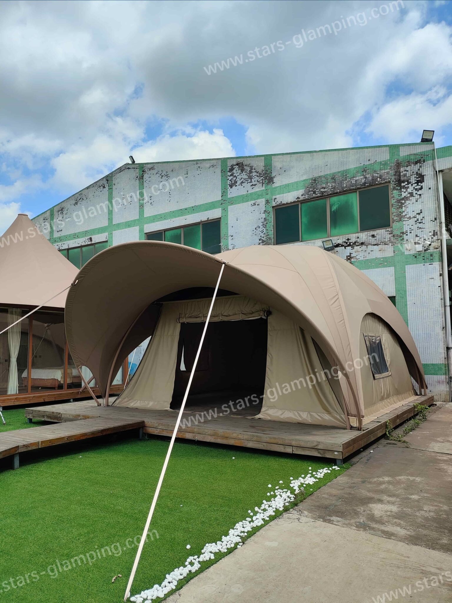 Safari Tent – Hat: Functional Elegance with a Distinctive Silhouette ...